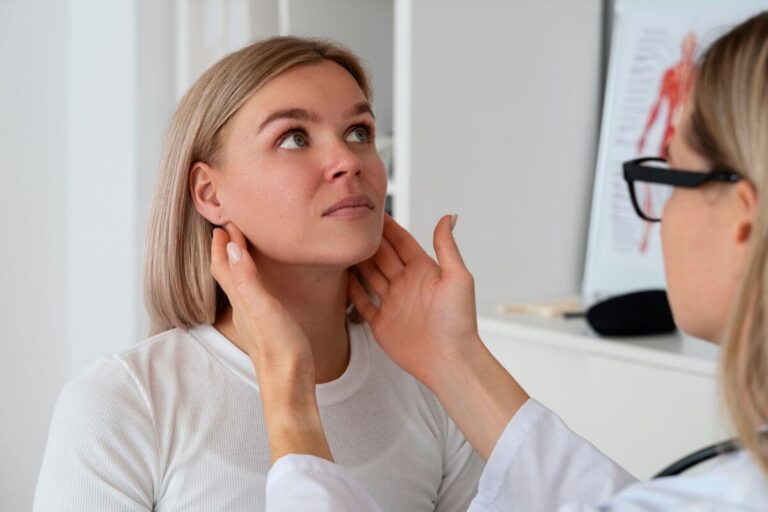 Tüszős mandulagyulladás: Tünetek, okok, kezelés és szövődmények ...